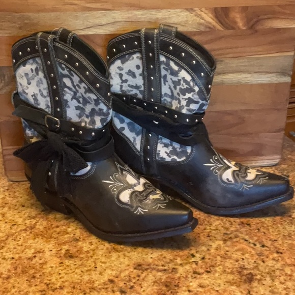 Shoes | Western Black And White Boots Womens New Never Been Worn Size 8 ...